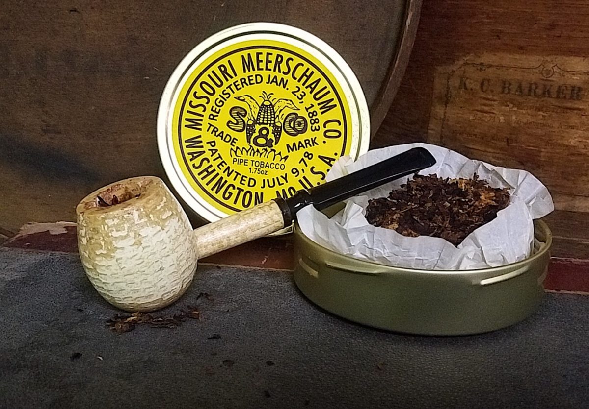 MacArthur Classic Natural Bent Corn Cob Pipe - CornCobPipe.com